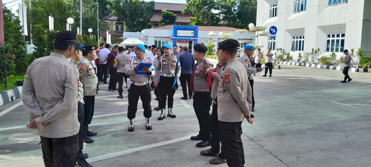 PENGECEKAN ANGGOTA PADA APEL FUNGSI SAT PAM OBVIT OLEH SIPROPAM ...