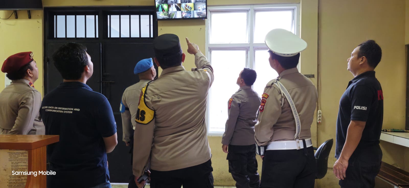 PENGECEKAN PAGI PADA CCTV RUANG TAHANAN POLRESTA TANGERANG OLEH PIKET ...